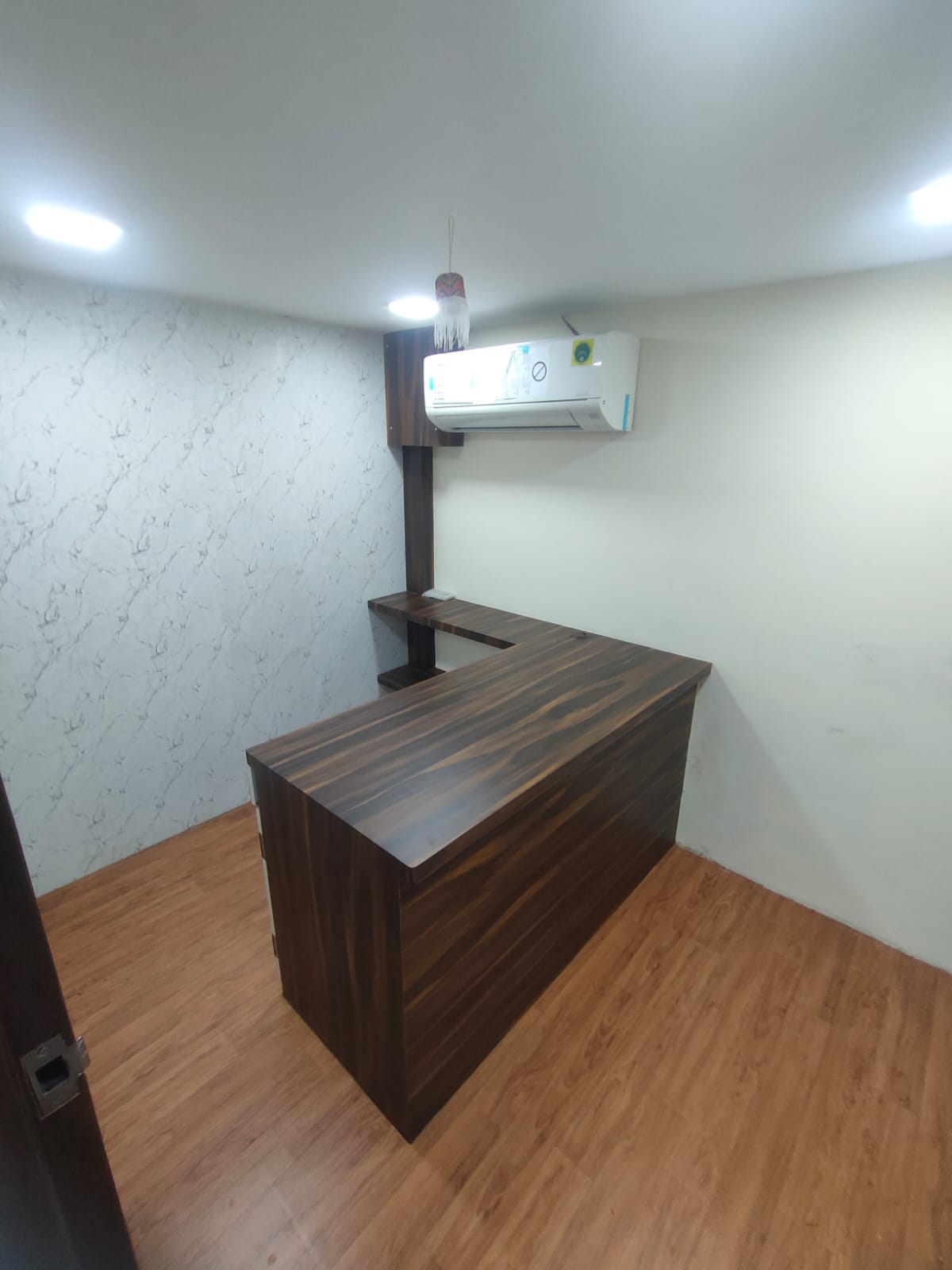 Rental Commercial Office Space 200 Sq.Ft. in Haware Centurion Mall ...