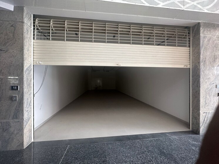 Resale Commercial Shop 1982 Sq.Ft. in Hadapsar Pune - 9542392