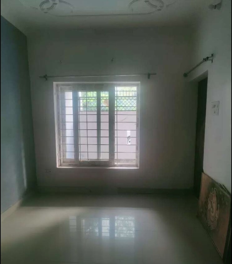 Rental Commercial Office Space 1360 Sq.Ft. in Lalbagh Lucknow - 9558083