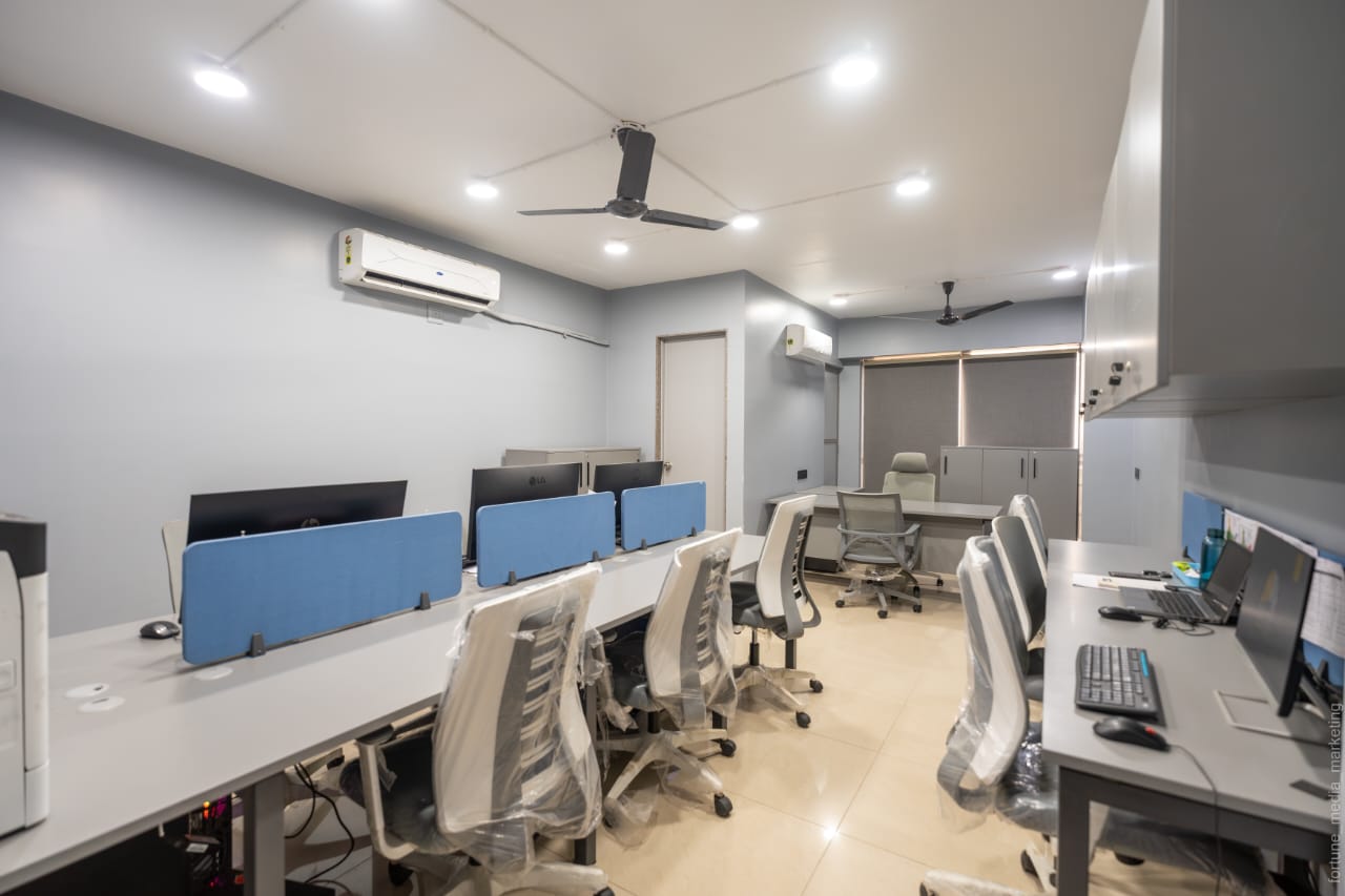 Rental Commercial Office Space 635 Sq.Ft. in Swati Trinity, Shela ...