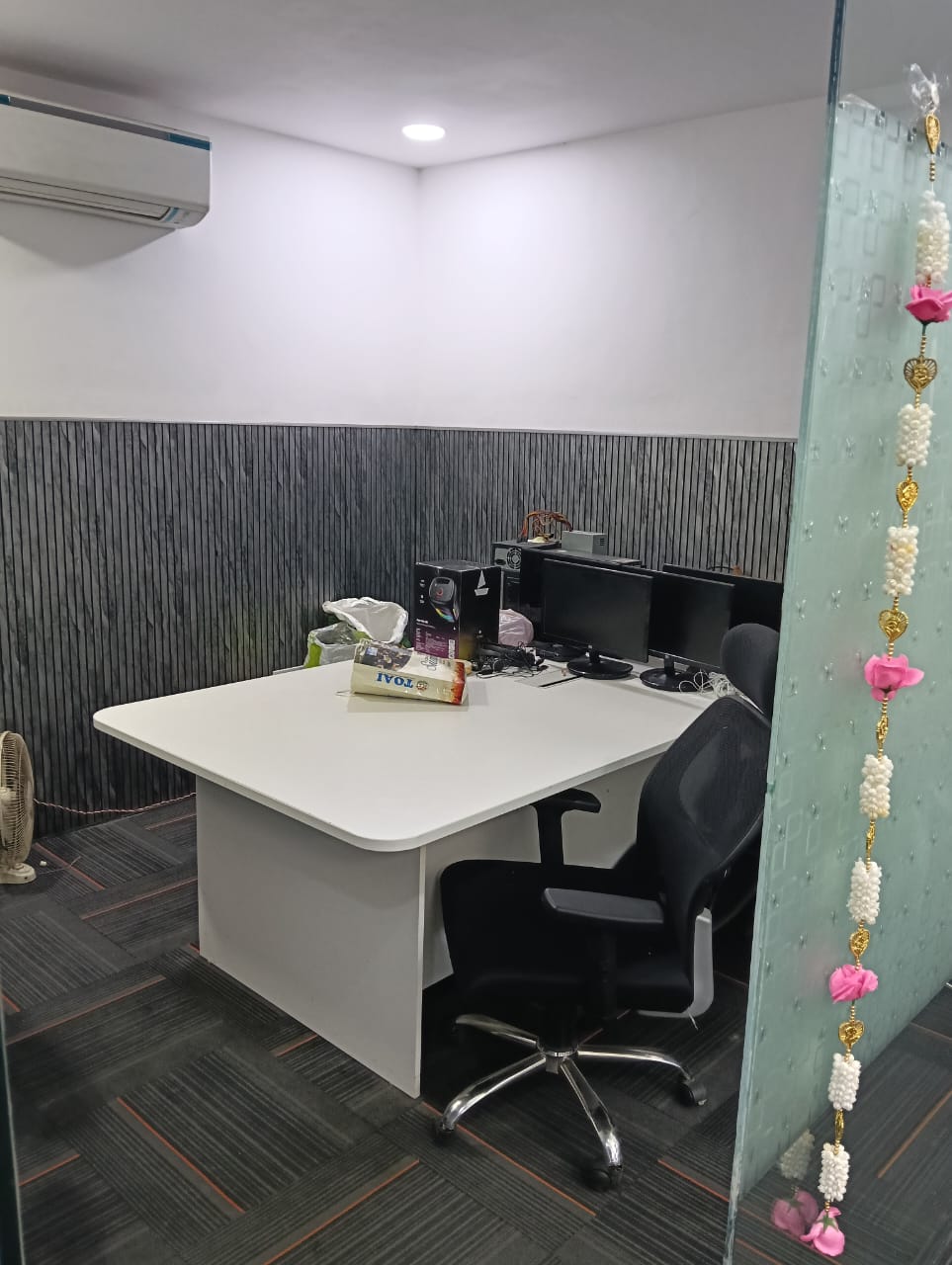 Rental Commercial Office Space 850 Sq.Ft. in Sector 62 Noida - 9595220