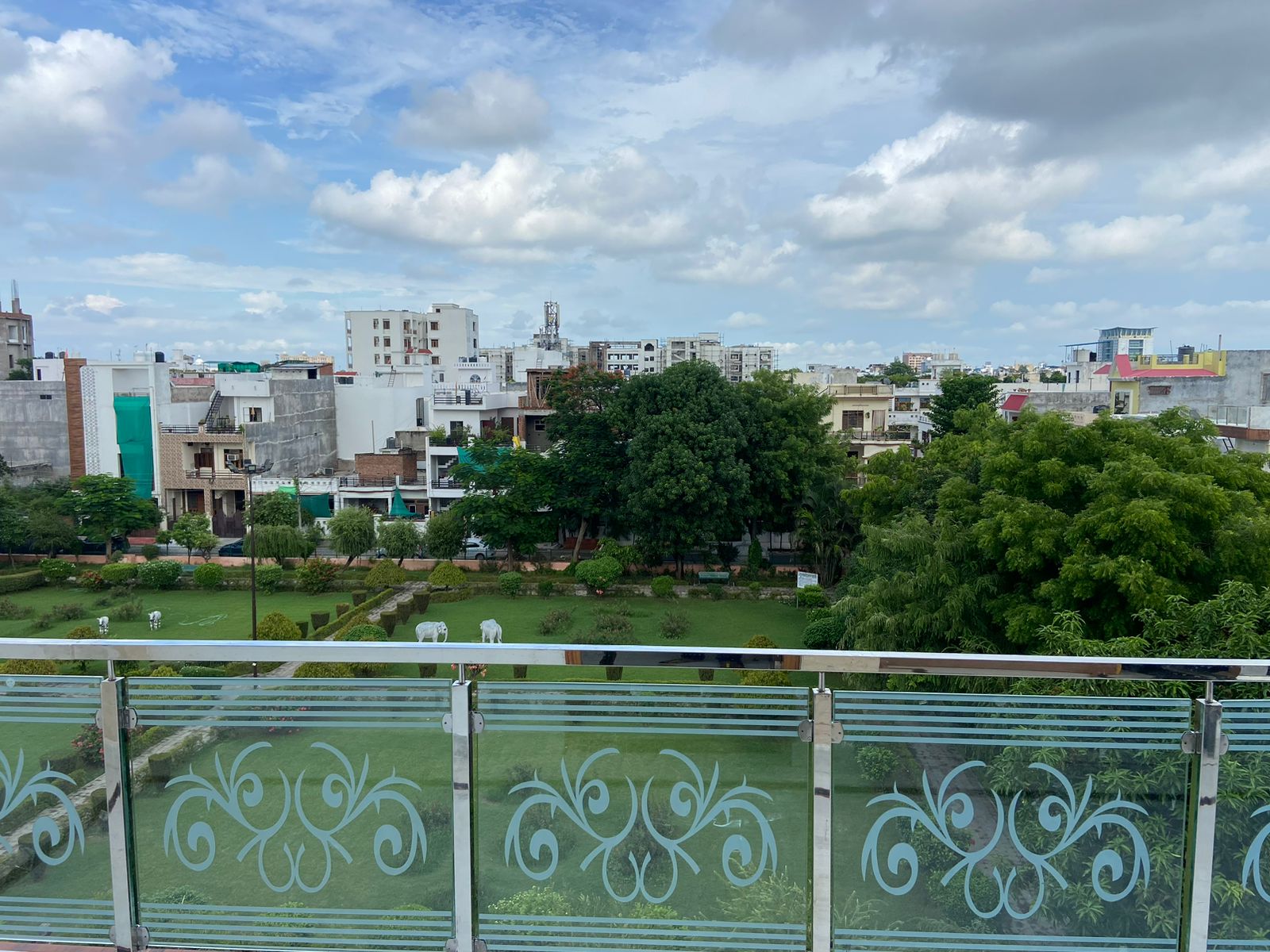 Priya Grils pg for Boys & Girls, Hostels in Gomti Nagar, Lucknow - 9595320