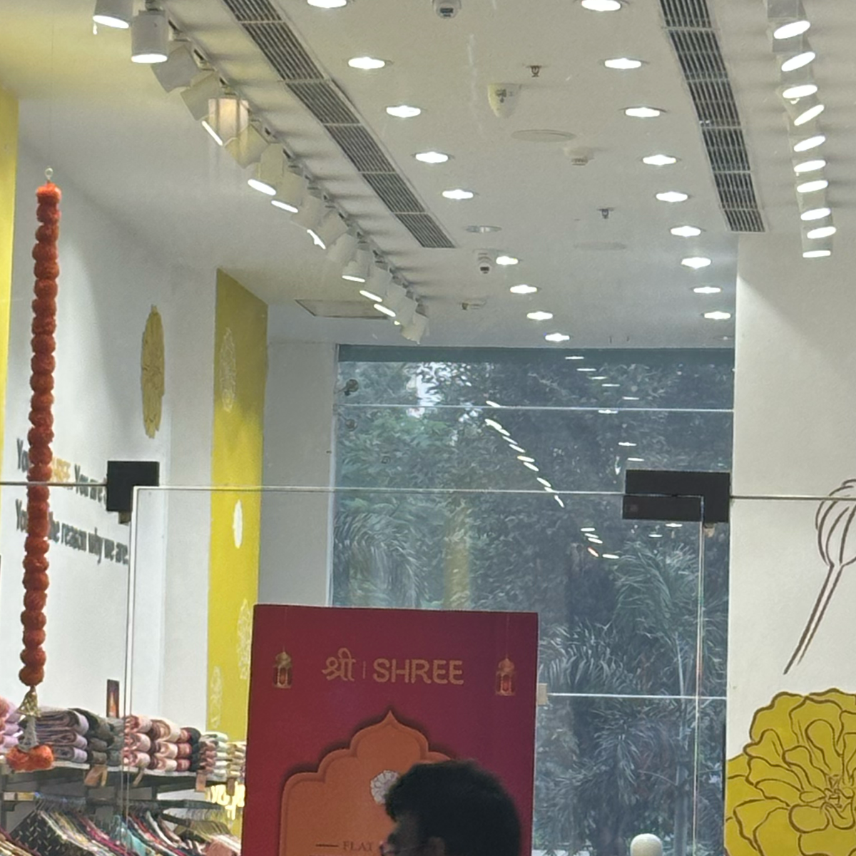 Rental Commercial Shop 1000 Sq.Ft. in Spectrum Metro, Noida Central ...