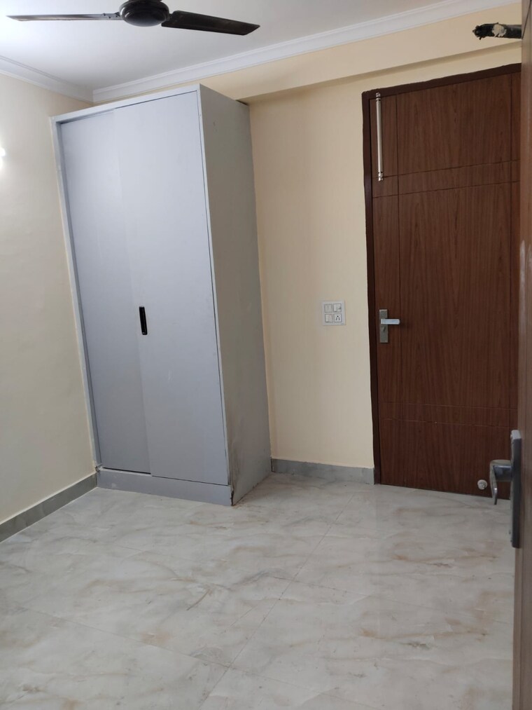 Rental 1 Bedroom 405 Sq.Ft. Builder Floor in Vikas Puri Delhi - 9680198
