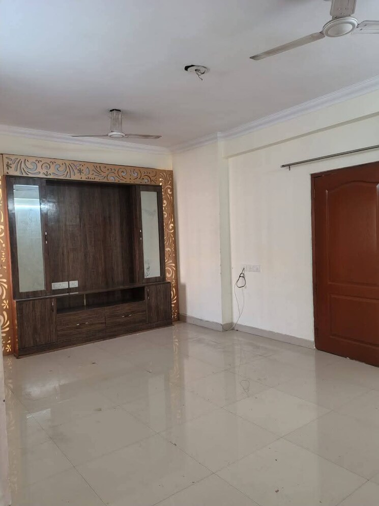 Resale 2 Bedroom 1050 Sq.Ft. Apartment in Ip Extension Delhi - 9687997
