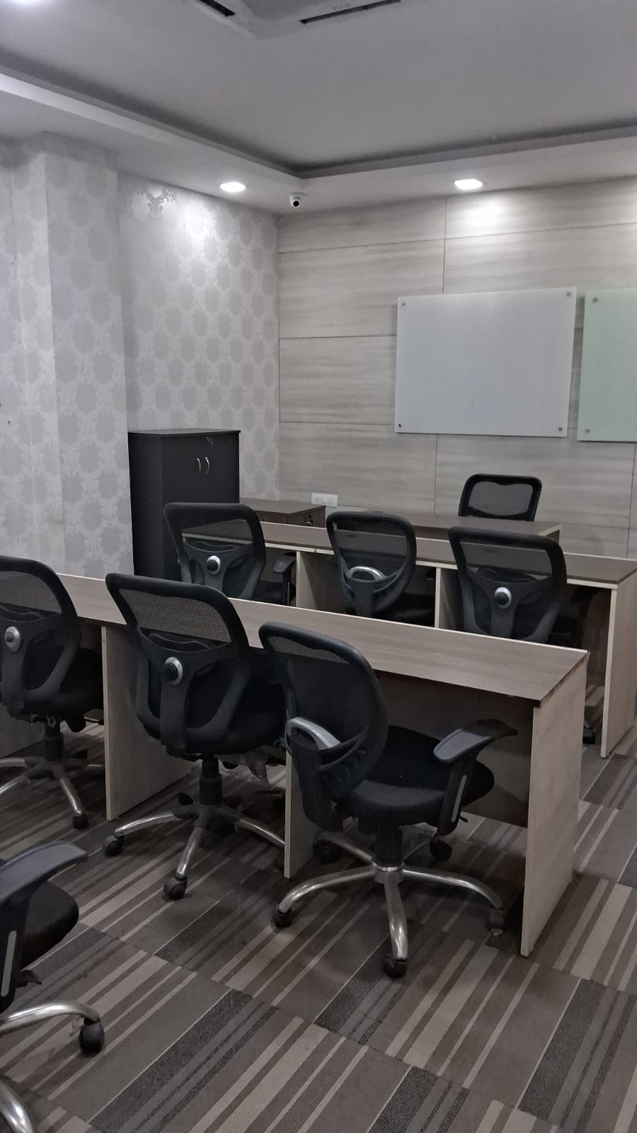 Rental Commercial Office Space 2000 Sq.Ft. in Sector 4 Noida - 9702325