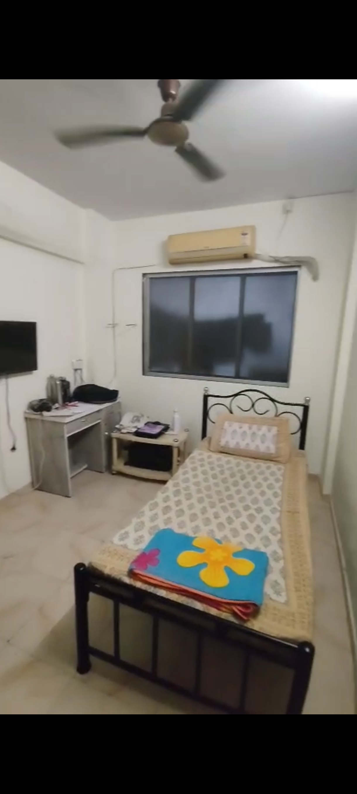 Rental 1 RK 300 Sq.Ft. Apartment in Vakola Mumbai - 9726609