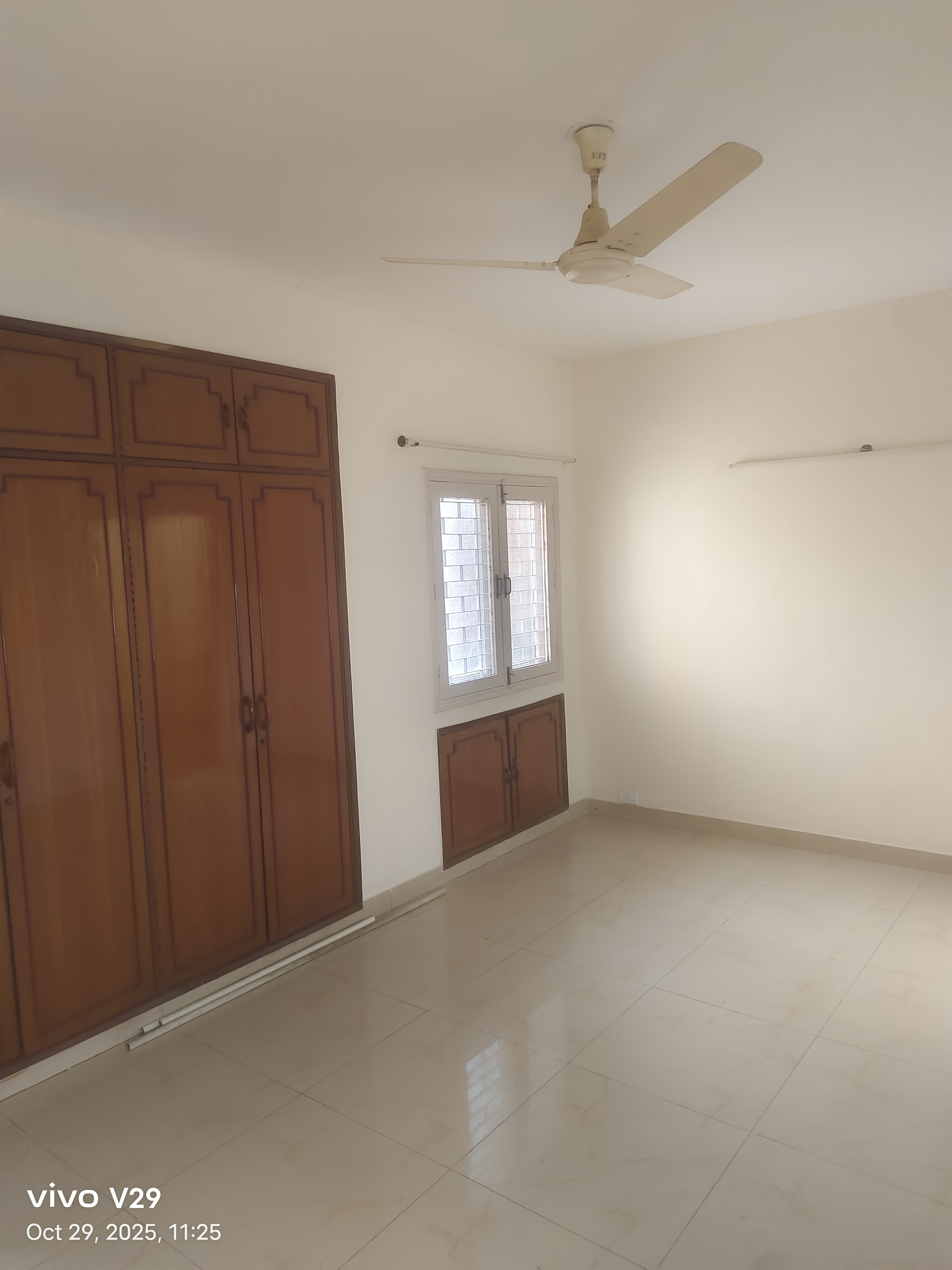 Rental 4 Bedroom 2750 Sq.Ft. Apartment in Unitech Heritage City, Sector ...