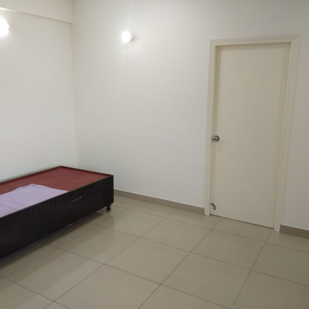 Resale 2 Bedroom 590 Sq.Ft. Apartment in Shree Vardhman Green Court ...