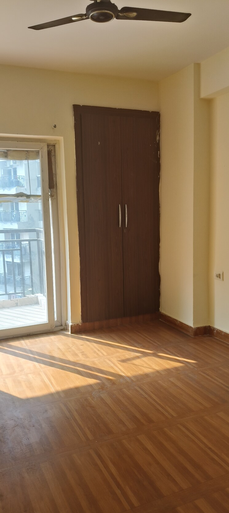 Rental 3 Bedroom 1250 Sq.Ft. Apartment in Galaxy North Avenue ll, Gaur ...