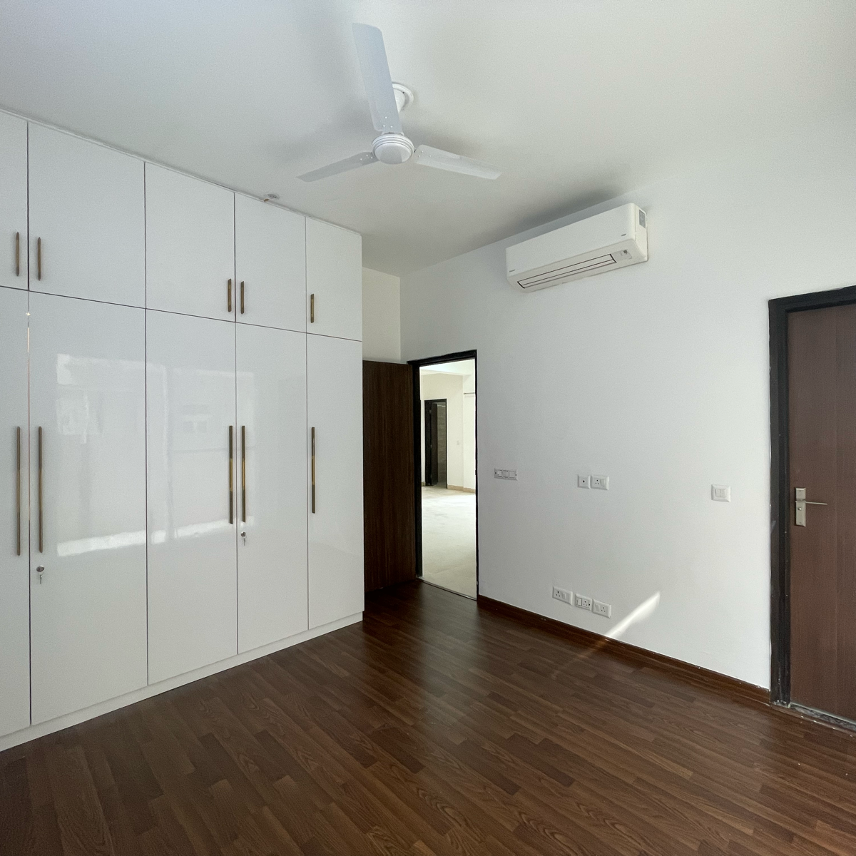 Rental 3 Bedroom 2229 Sq.Ft. Villa in BPTP Amstoria, Sector 102 Gurgaon ...