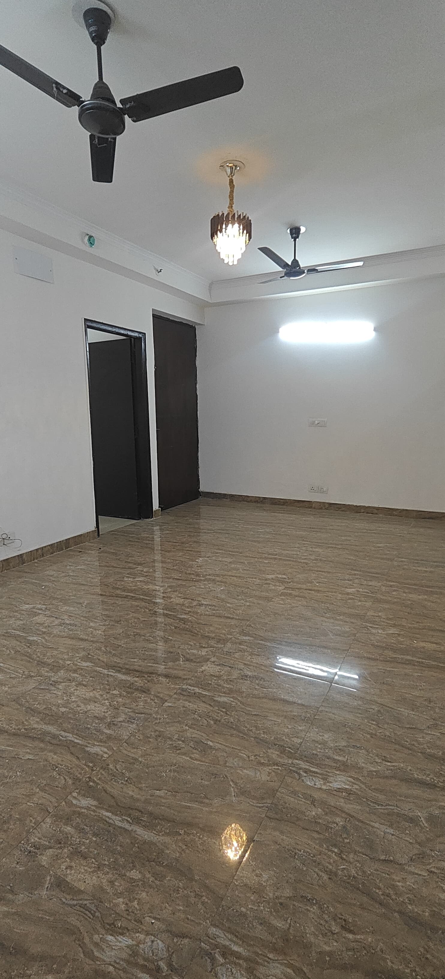 Rental 3 Bedroom 1700 Sq.Ft. Apartment in Amrapali Crystal Homes ...