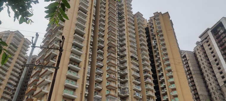 Resale 2 Bedroom 1050 Sq.Ft. Apartment in Migsun Twiinz, Eta Ii Greater ...