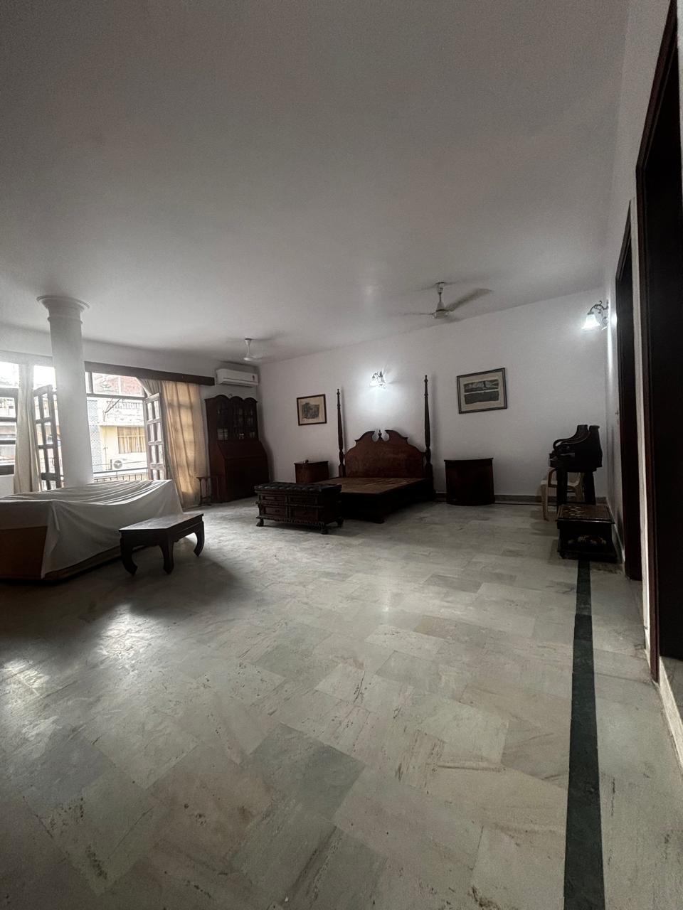 Rental 4 Bedroom 300 Sq.Yd. Villa in Jasola Vihar Delhi - 10460460
