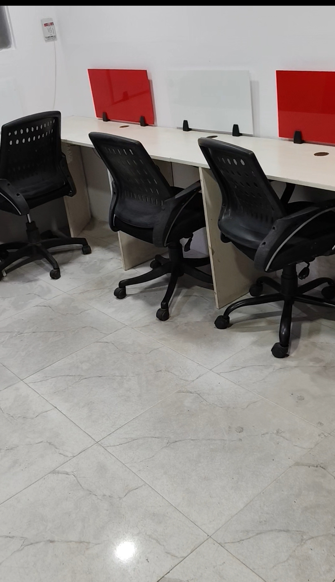 Rental Commercial Office Space 400 Sq.Ft. in Noida Central Noida - 10460684