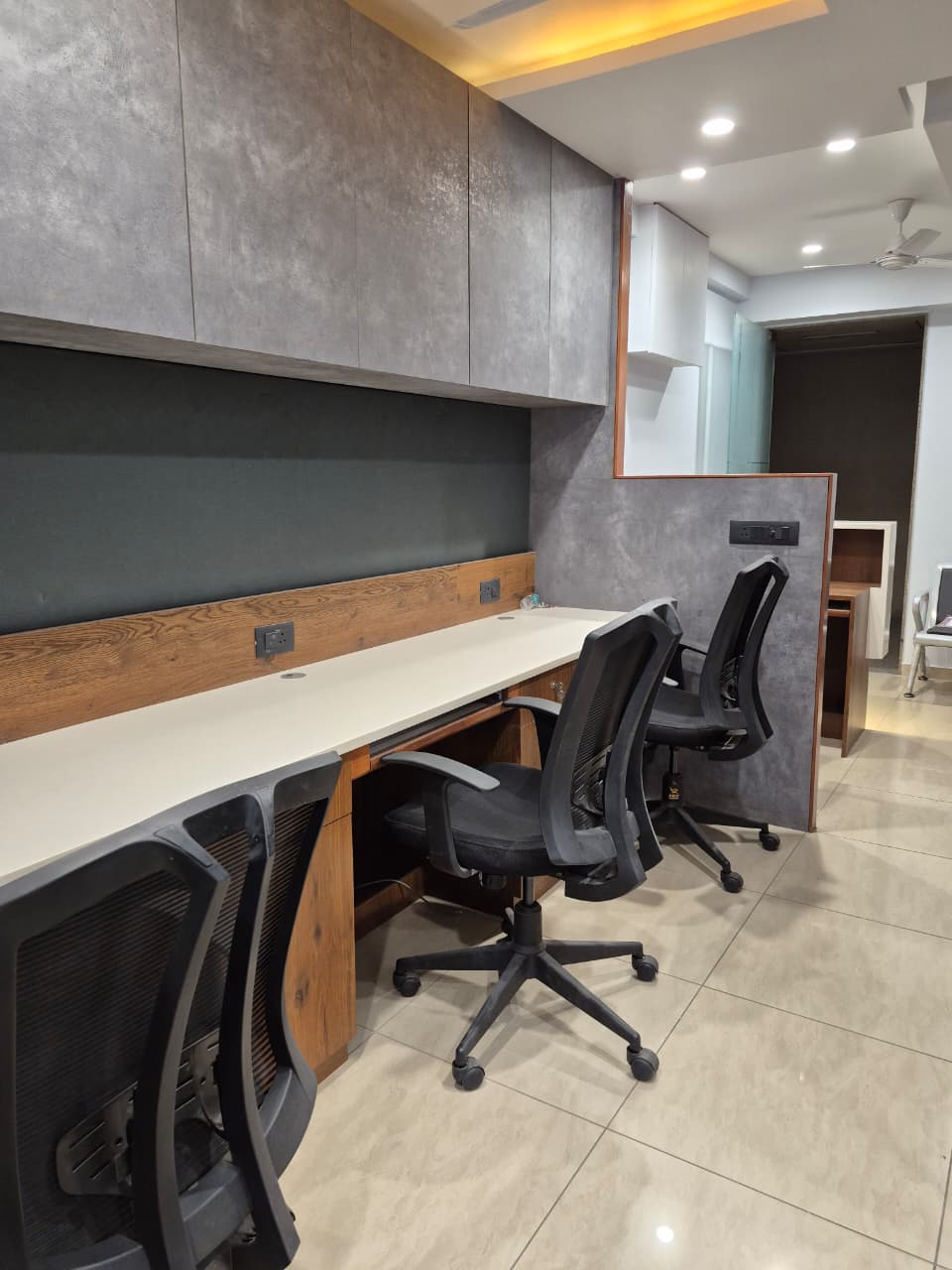 Rental Commercial Office Space 845 Sq.Ft. in Swati Clover, Thaltej ...