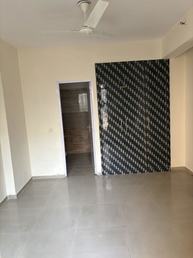 Resale 2 Bedroom 893 Sq.Ft. Apartment in Sam Palm Olympia, Sector 16c ...
