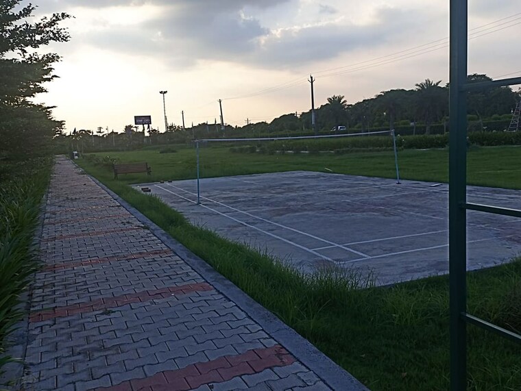 Resale 3.5 Bedroom 1620 Sq.Ft. Builder Floor in Breez Flora Avenue 33 ...