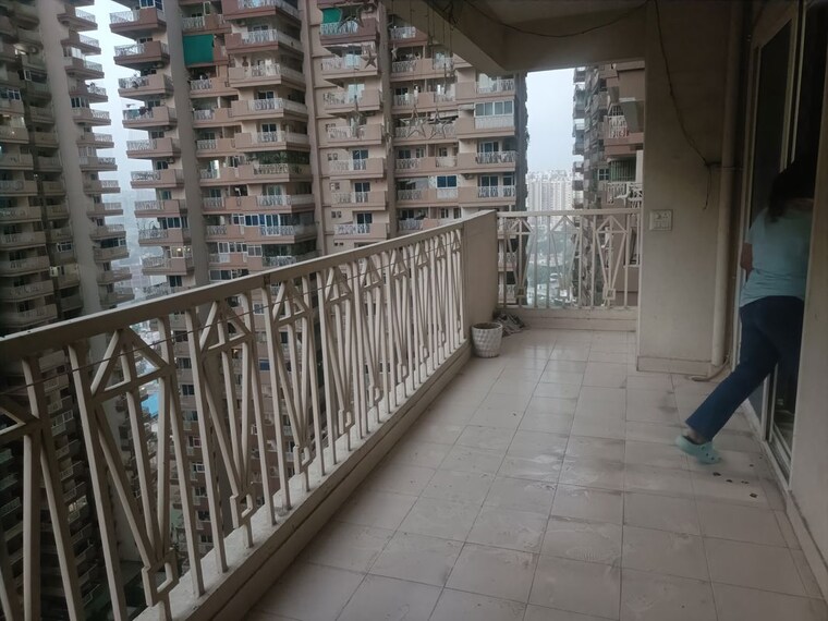 Rental 2 Bedroom 1020 Sq.Ft. Apartment in Gaur City 7th Avenue, Sector ...
