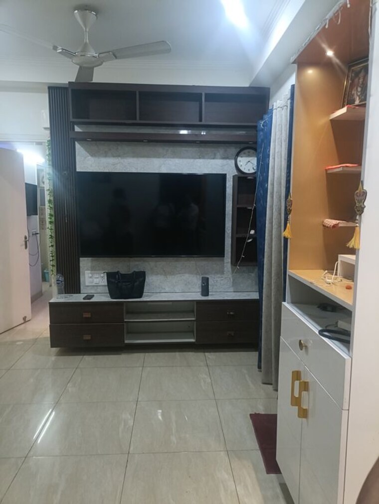 Rental 2 Bedroom 1020 Sq.Ft. Apartment in Gaur City 7th Avenue, Sector ...