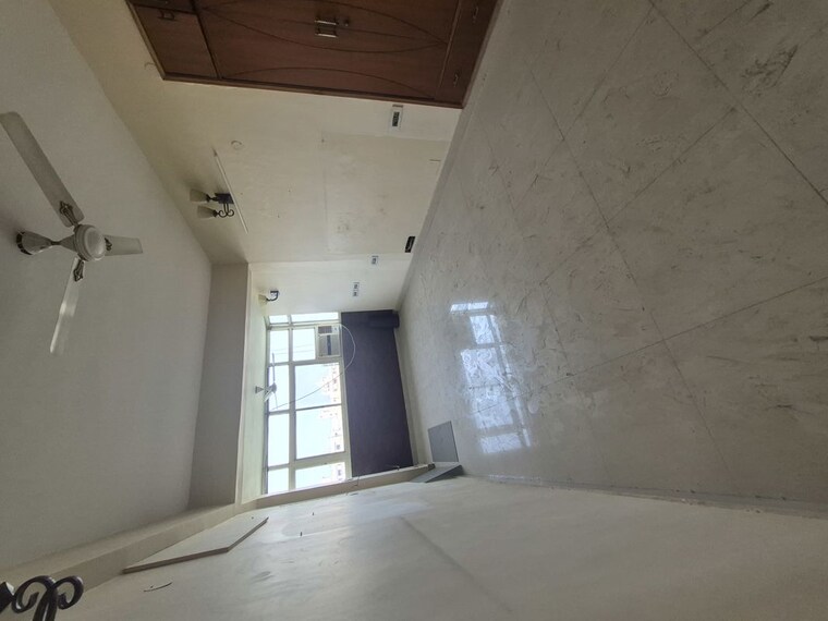Rental 2.5 Bedroom 1250 Sq.Ft. Apartment in Mayur Vihar Delhi - 10449700