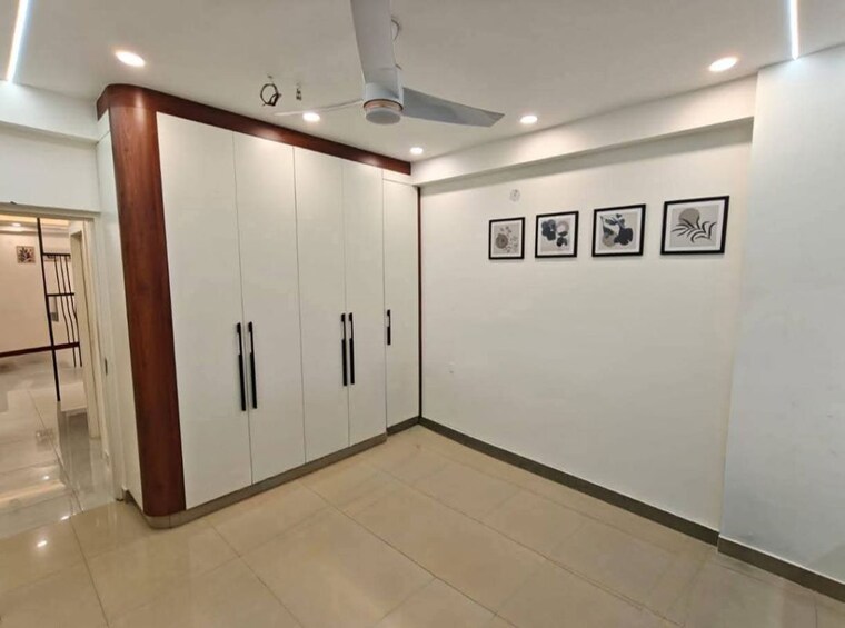 Rental 3 Bedroom 1380 Sq.Ft. Apartment in Trident Embassy, Sector 1 ...