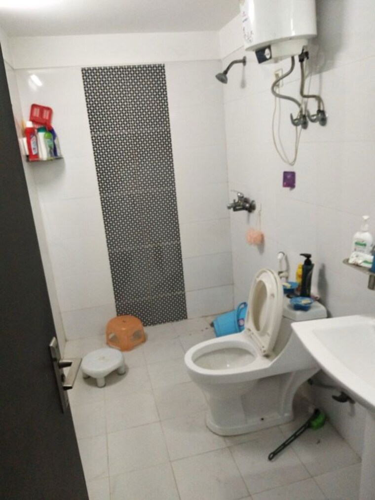 Rental 2.5 Bedroom 1220 Sq.Ft. Apartment in Gulshan Vivante, Sector 137 ...
