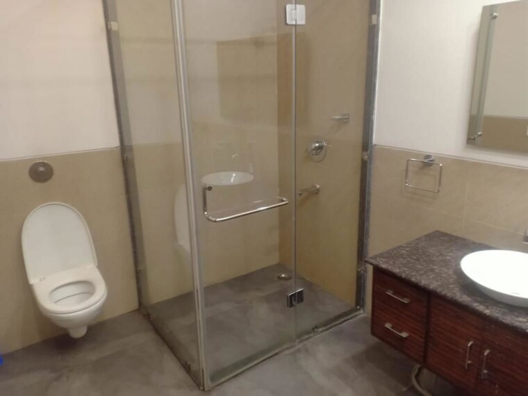 Rental 3 Bedroom 4500 Sq.Ft. Builder Floor in Sector 10 Chandigarh ...