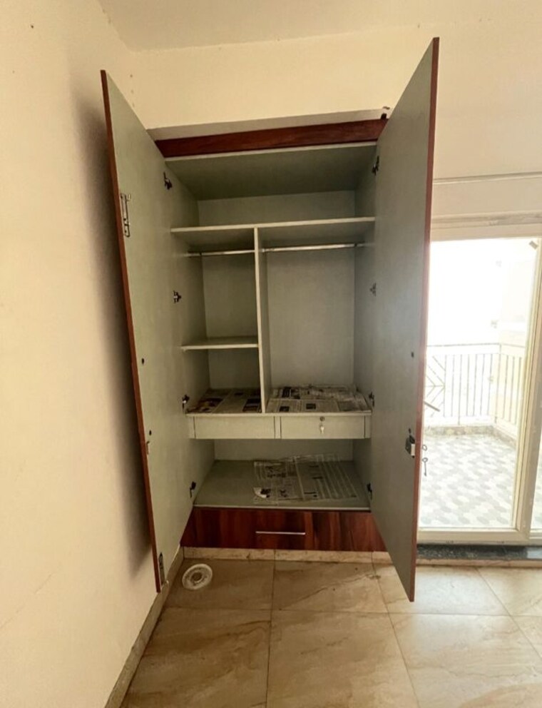 Rental 3 Bedroom 1225 Sq.Ft. Apartment in Migsun Twiinz, Eta Ii Greater ...