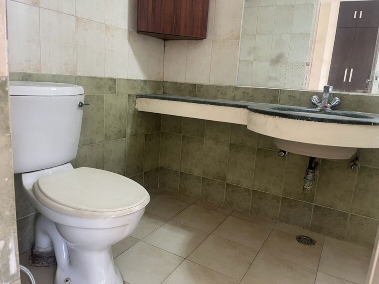 Rental 3 Bedroom 1859 Sq.Ft. Apartment in Bestech Park View City 2 ...